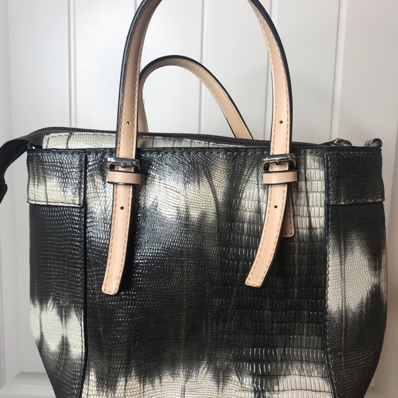 Guess | Bags | Guess Tote | Poshmark
